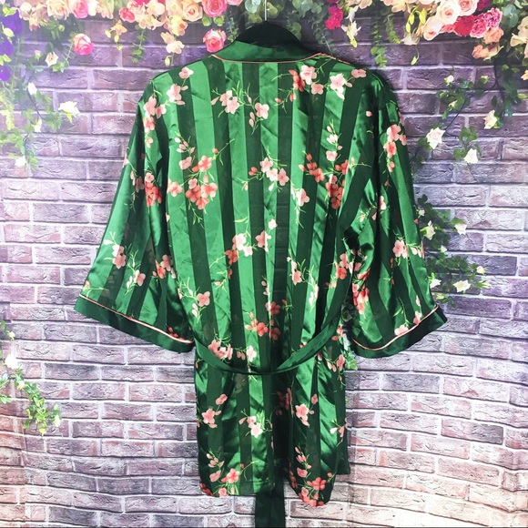 Intimates & Sleepwear | Womens 5 Pieces Green Pajama Set Size Ml | Poshmark